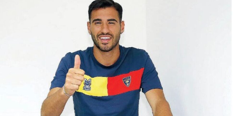 Cosenza, a primeira peça está aí. Aqui está Camporese. O destaque ...