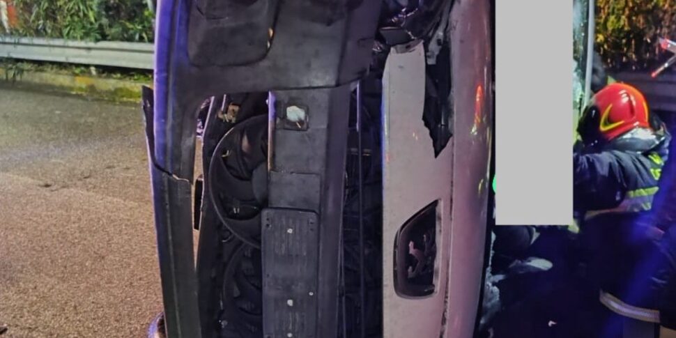 Capo d'Orlando, carro sai da estrada na A20 e capota: motorista é ...
